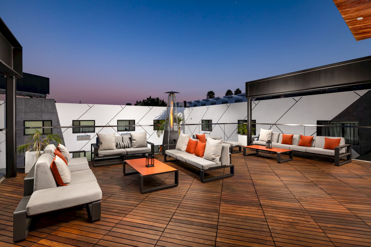 Rooftop Lounge Hollywood CA - The Moment Hotel
